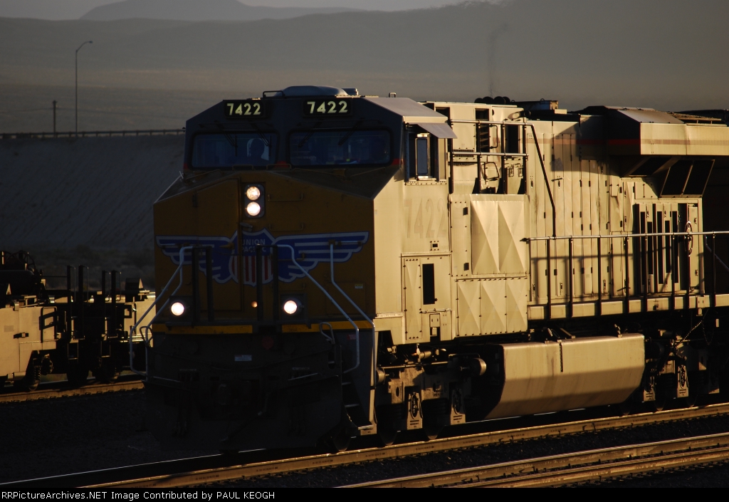 UP 7423 rolls west at Sunrise towards the UP Colton Yard.